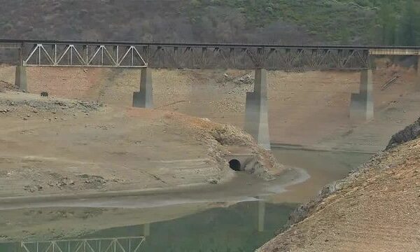 Shasta Lake Level - Shasta Lakeshore Retreat